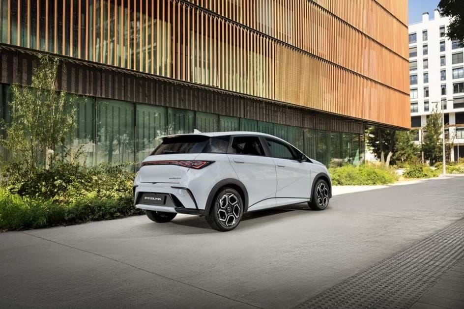 BYD Dolphin resume gama à versão Comfort com tecnologia reforçada ...
