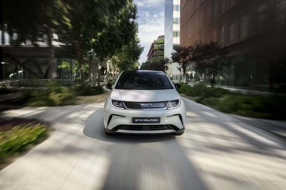 BYD Dolphin resume gama à versão Comfort com tecnologia reforçada ...